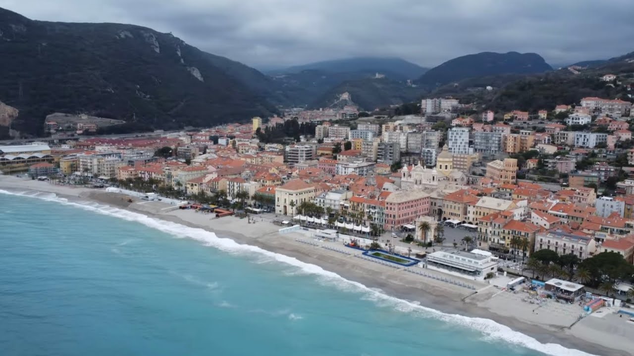 Spiaggia di Finale Ligure Video 4K - YouTube