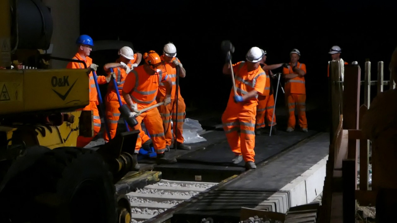 Second weekend of the level crossing closure at Onibury - installation ...
