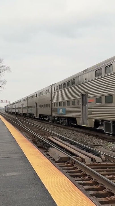 Fast Naperville Inbound Metra Express Train #1230 At LaVergne On November 15, 2024 - YouTube