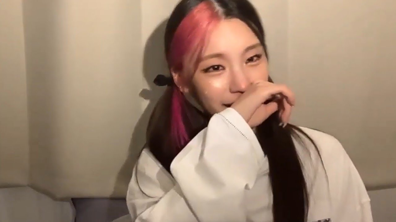 Yeji Crying for Midzy 😥[Eng Sub] Full Vlive - YouTube