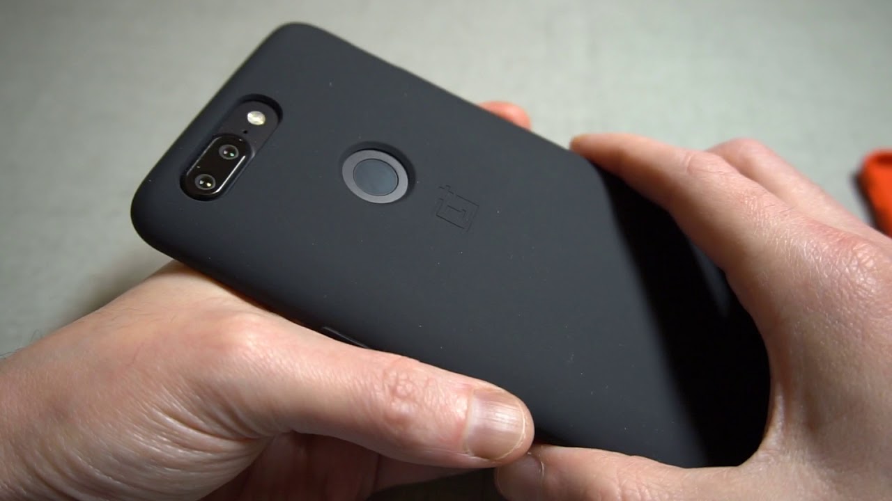 Official OnePlus 5T Silicone Protective Case Black Unboxing and Review ...