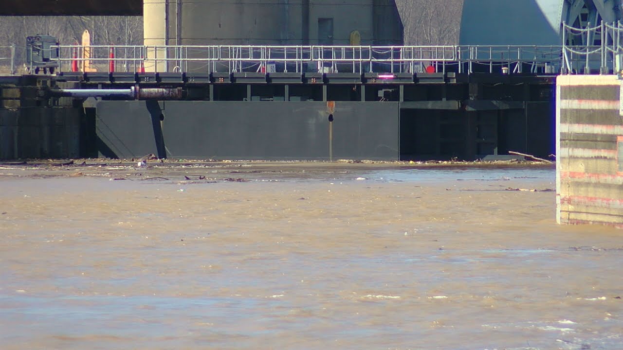 Ohio River dams not designed or intended to hold back rising river ...