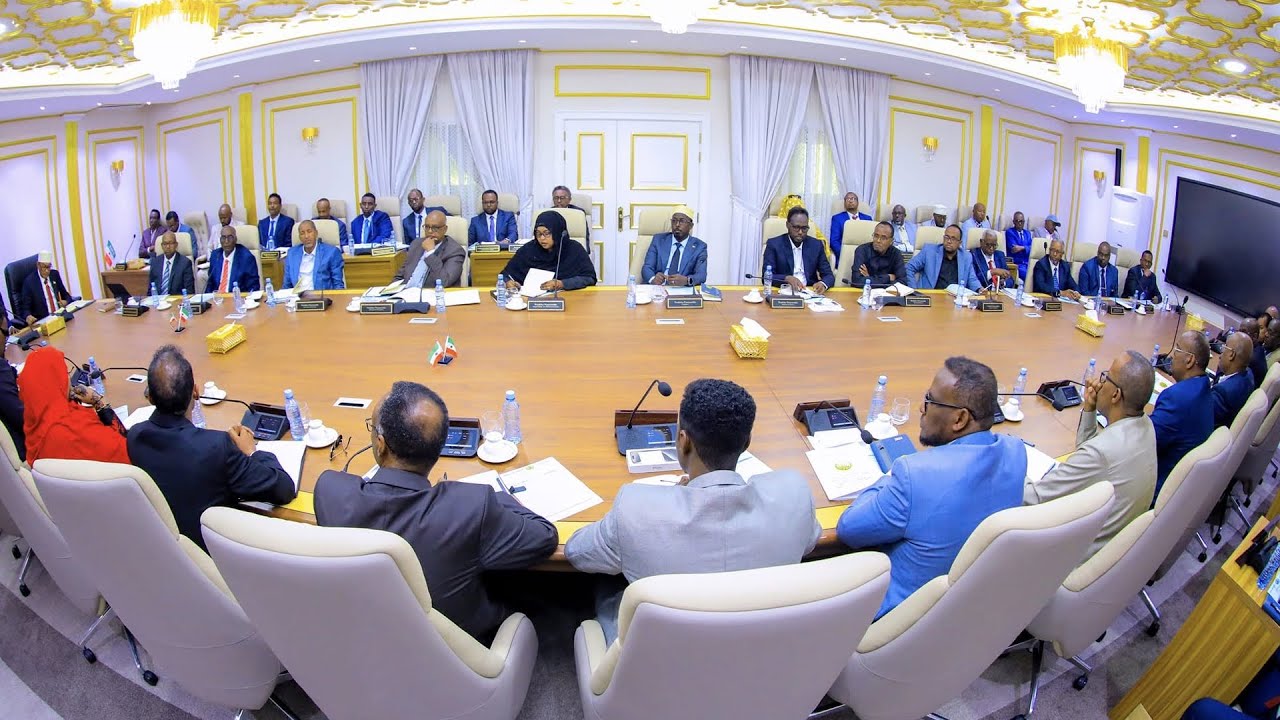 Madaxweyne Cirro oo la kulmay Golaha Wasiirrada Somaliland. - YouTube