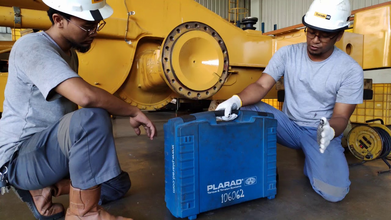 How To Install front Axle and Rear Axle Caterpillar 966H - YouTube