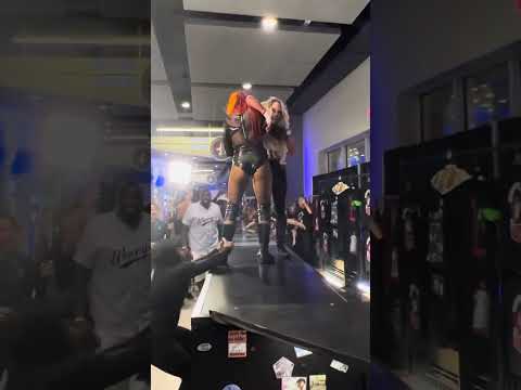 WWE RAW August 14, 2023. *Becky Lynch vs Trish Stratus* Amazing street fight