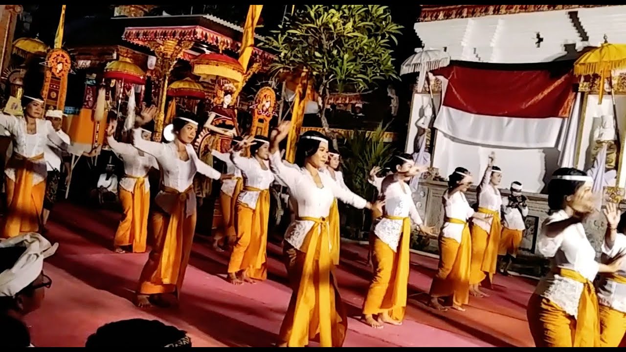 Tari Rejang Sari, Pura Payogan Agung Ketewel, Gamelan Semar Pegulingan ...