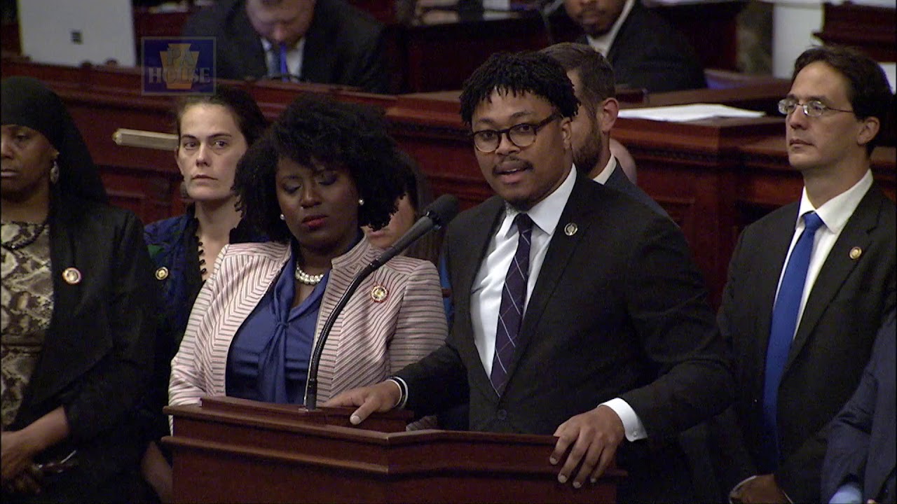 Kenyatta Pays Tribute To The Late Deputy Sheriff Dante Austin - YouTube