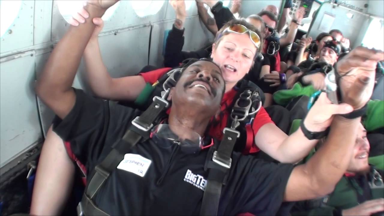 Stephen Pamon's Tandem skydive! - YouTube