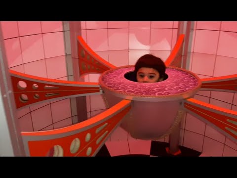 Pamir Efe Sihirbaz oldu. Kafasını Küreden Çıkardı ve Birden Büyüdü | Eğlenceli Çocuk Videosu |