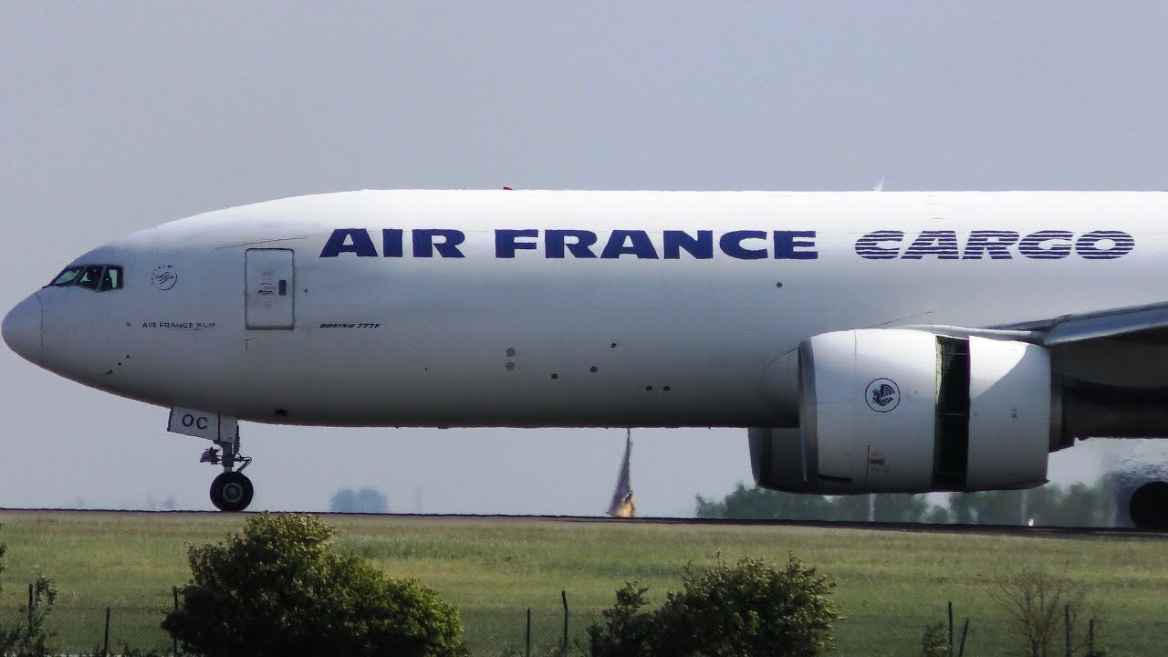 [4K] CROSSWIND LANDING / AIR FRANCE CARGO B777 / PARIS CDG AIRPORT ...