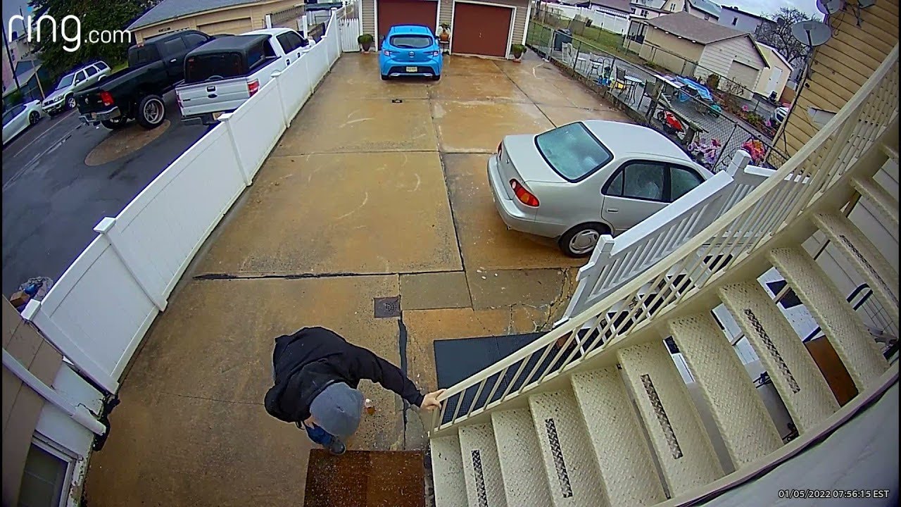 Man Slips and Falls Backwards on Front Steps || ViralHog - YouTube
