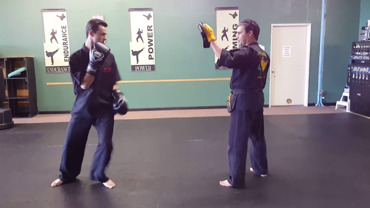 Stepping in on the jab. Superfoot System - YouTube