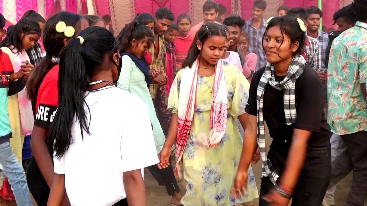 उगरा की मोटी लड़की गरदा फाड़ सिंगाल डांस करती हैं new barati dance ...