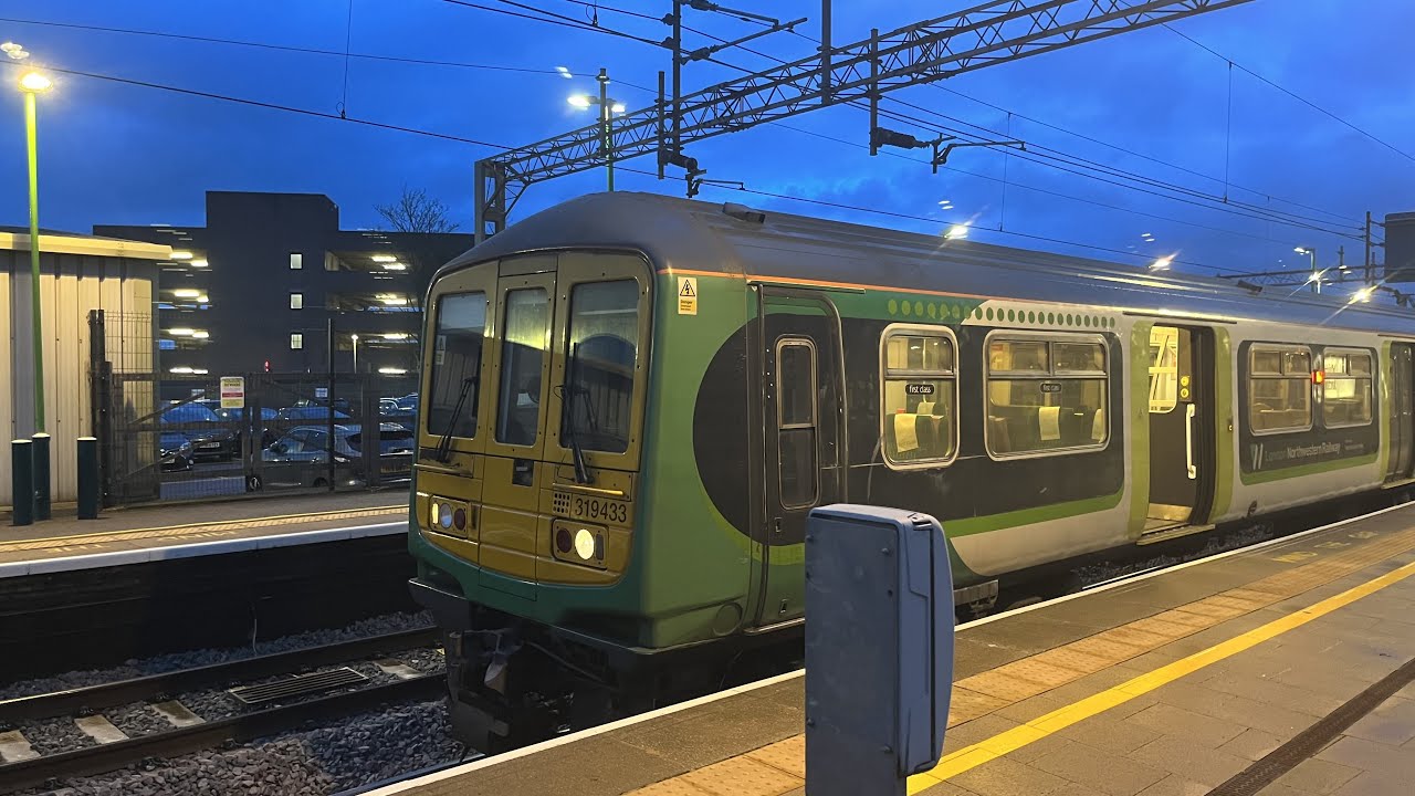 LNWR Class 319 departs Watford Junction + Horn (30/12/2022) - YouTube