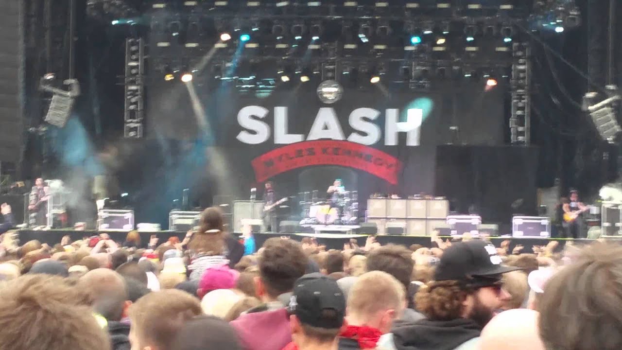 Slash Paradise City Graspop Clip - YouTube