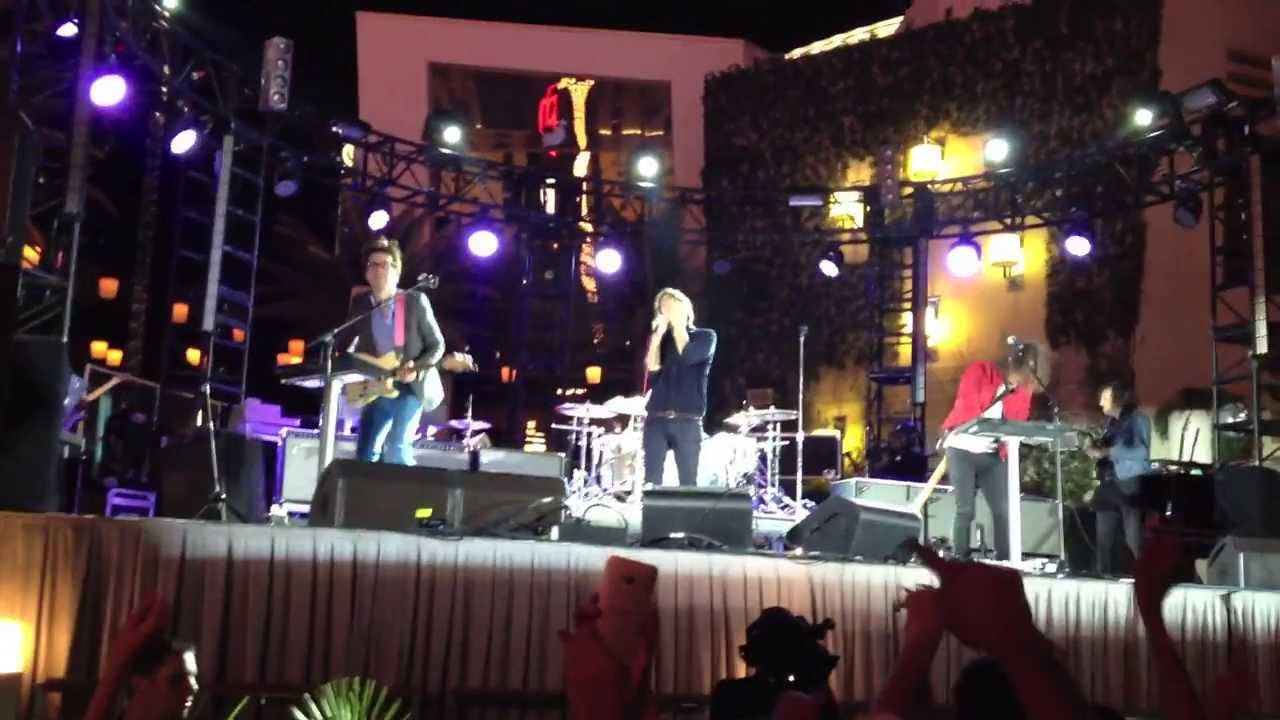 10-08-13 Phoenix (band) Live at The Cosmopolitan - Boulevard Pool - Las ...