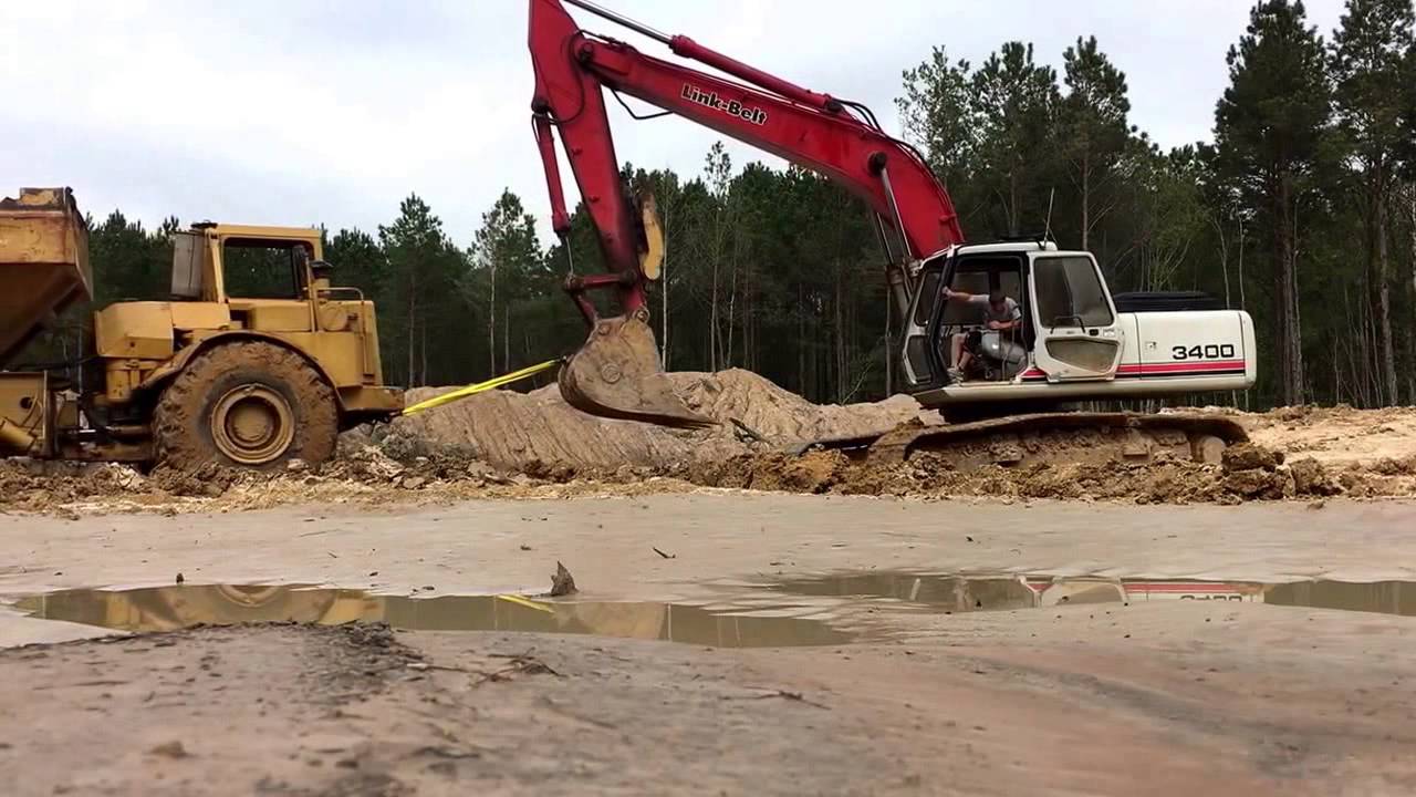 Towing the Off-Road Dump Truck with Excavator - YouTube
