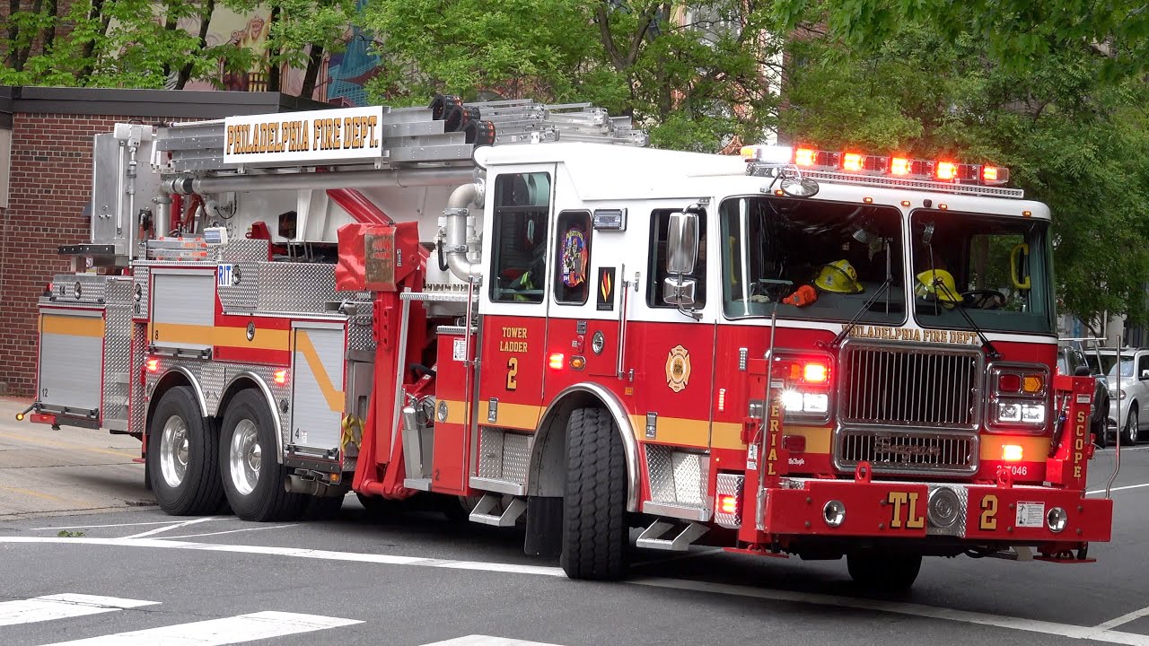 Philadelphia Fire Department Tower Ladder 2 & Battalion 4 Responding ...