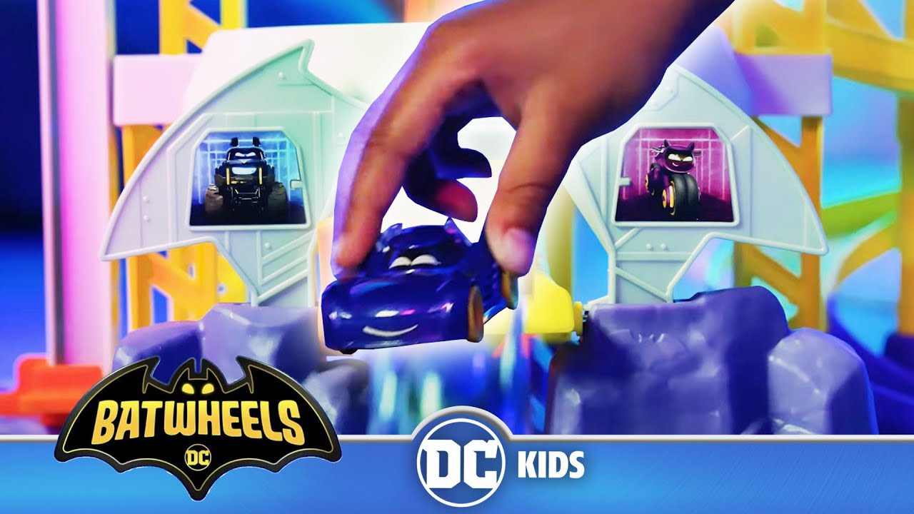 Bam & Batwing's Shrink Ray Showdown! | Batwheels Toy Adventures ...