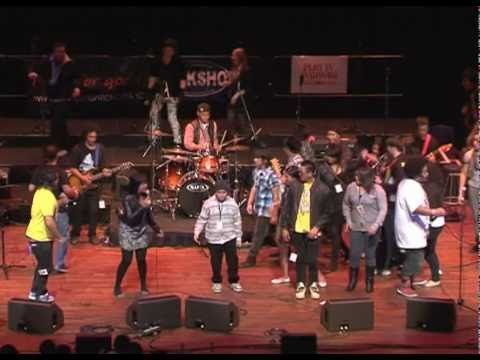 Nesian Mystik and a Band of Strangers - Everyone 'Sun Goes Down' Encore ...