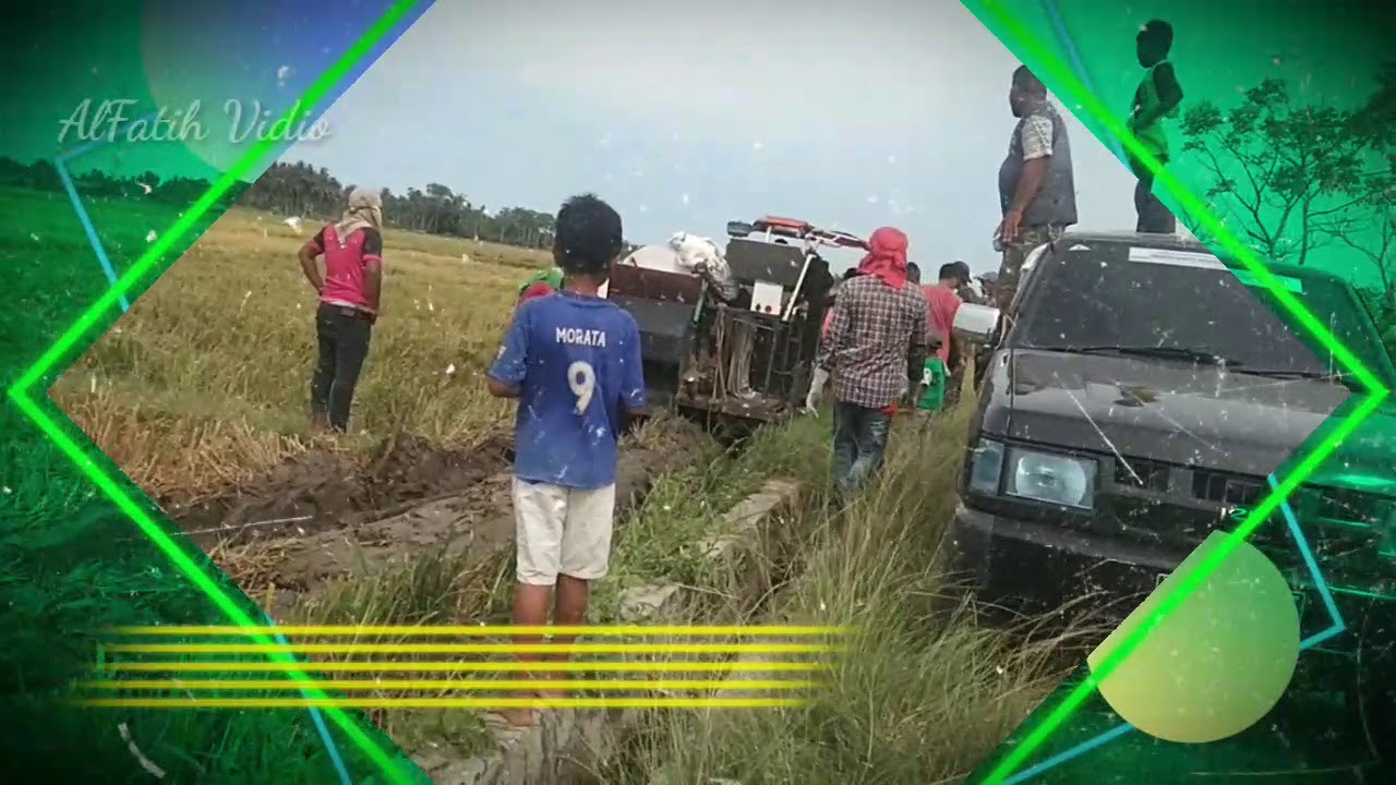 Memanen padi menggunakan mesin canggih - YouTube