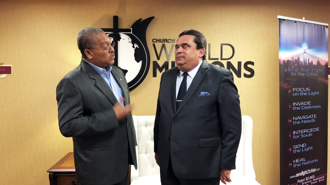 Colombia - Dr. Angel Marcial y Dr. Collins - YouTube