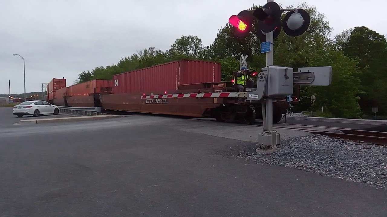 Loram maintenance way????? & CSX Q138 backing up in Brunswick md part ...