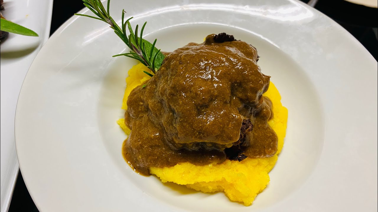 Stracotto di manzo ai funghi porcini.Cappello del prete,un classico ...
