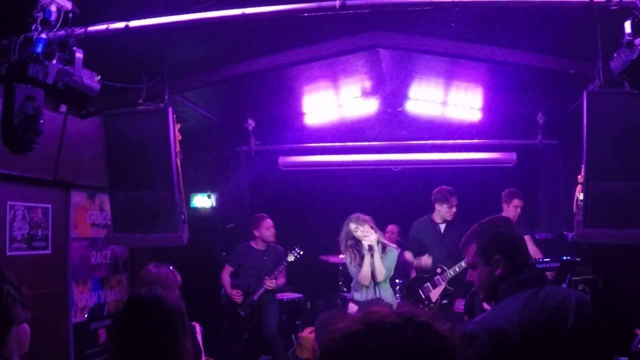 Anavae rocking their new song "All or Nothing" at The Garage, London ...