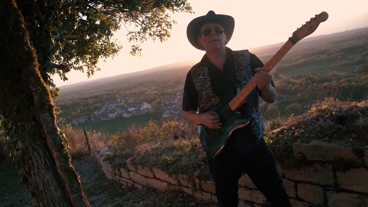 Laco: Never Change A Winning Team (Instrumental) - YouTube