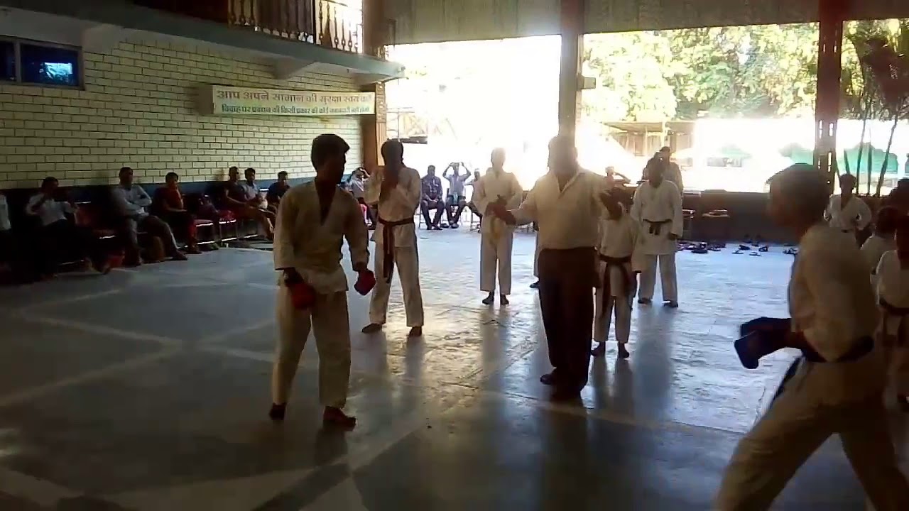 Dangerous fight karate - YouTube