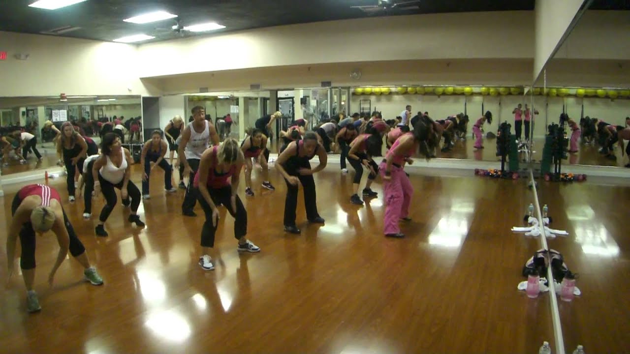 Zumba with Gigi! "Shake It Up" ZIN Choreography - YouTube