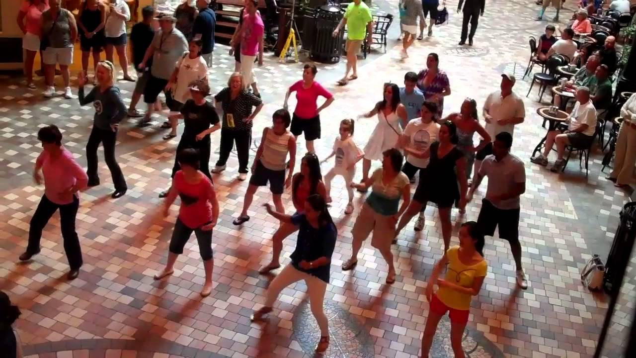 Cruise 2014 Mob Dance - YouTube