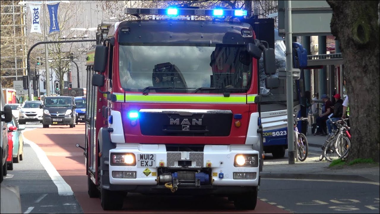 Avon Fire engine responding in Bristol - YouTube