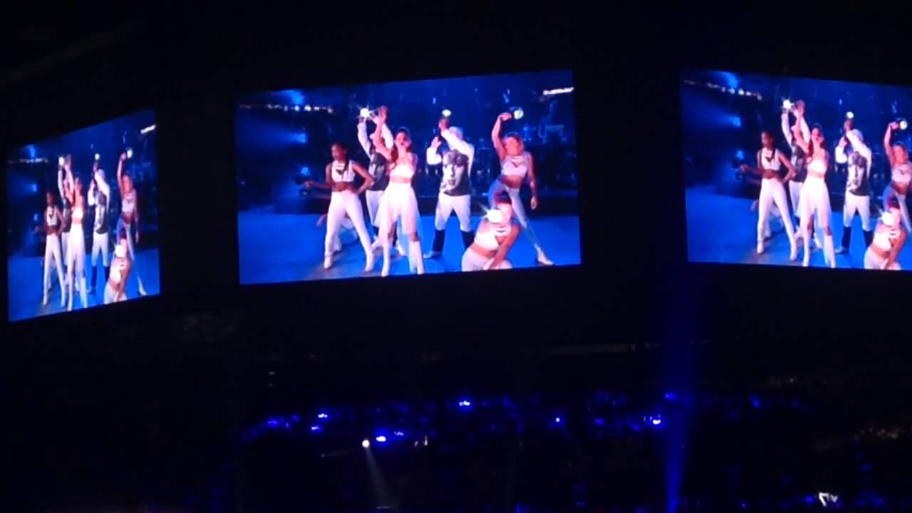 Selena Gomez - B.E.A.T. Live 03/09/14 (Houston Rodeo) - YouTube