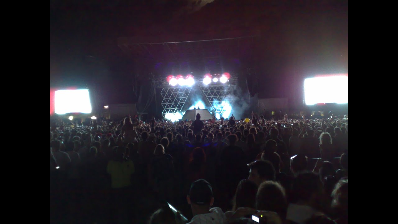 Daft Punk Alive 2007 Sydney 22 Dec 2007 - The Beginning - YouTube