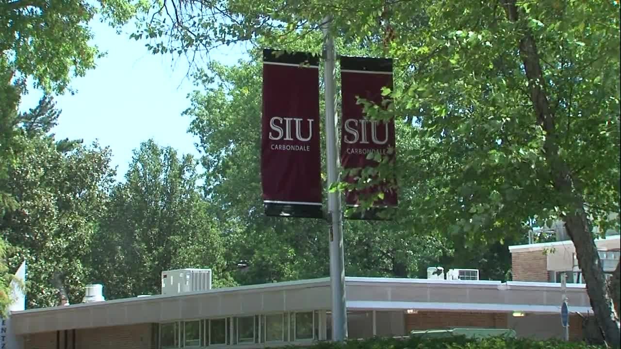Students get ready to return to in person learning at SIU move in - YouTube