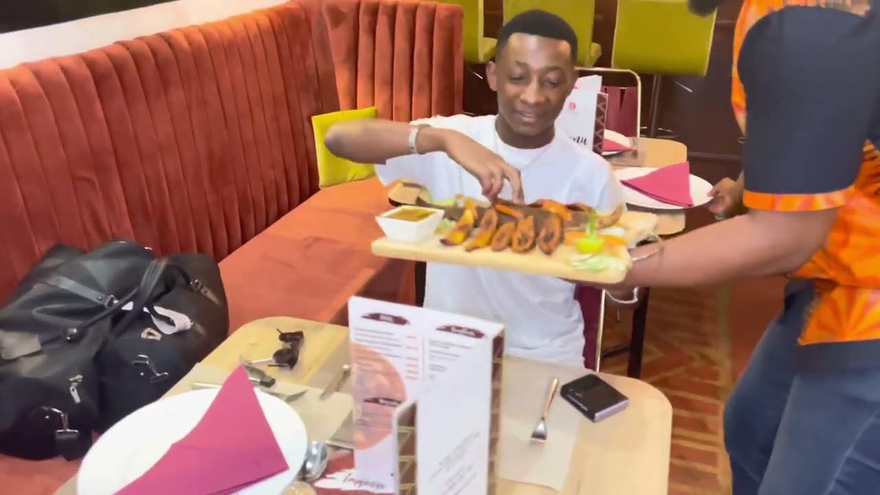 Bon restaurant au Congo Brazzaville #cosmos - YouTube