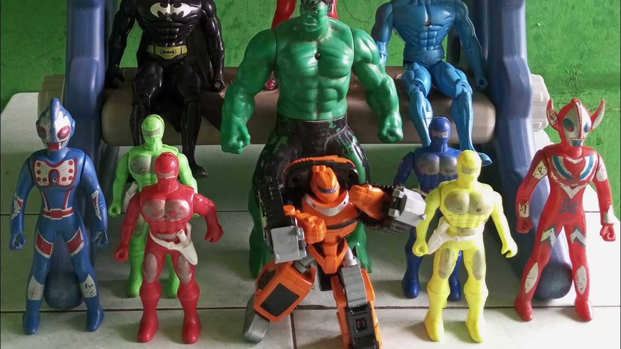 Banyak Mainan Power Ranger, Ultraman, Hulk, Robotan, Batman, Caption ...