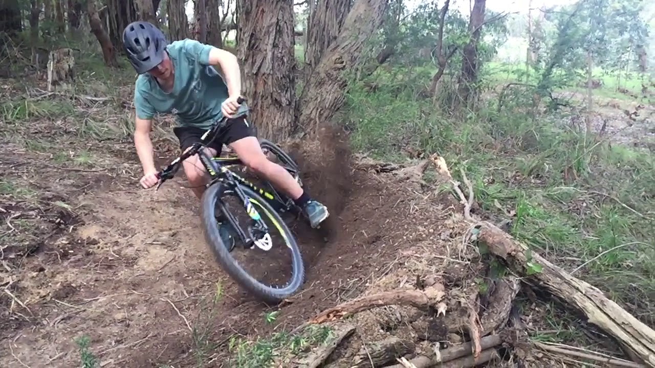 MTB trail building part 1 - YouTube