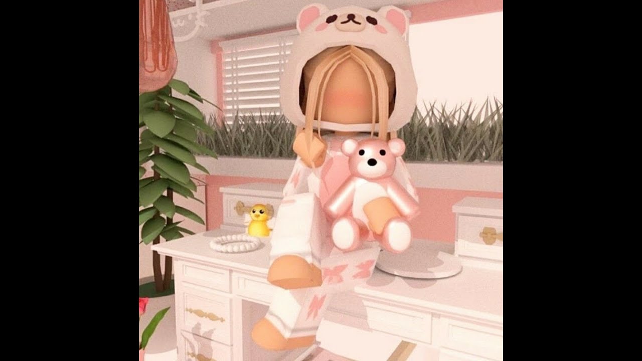 Working at my favorite resturant Kecai! (Go check it out on roblox ...