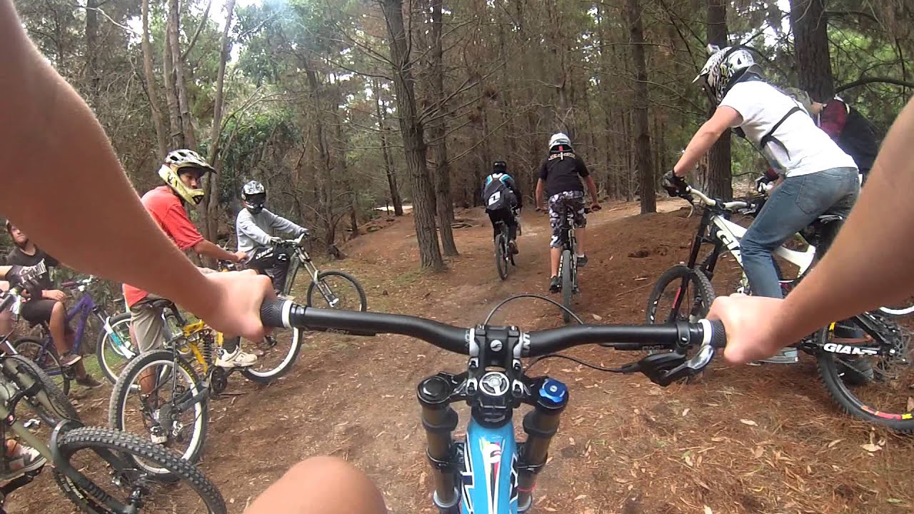Tuggeranong Pines Downhill | Massive Trail Train!! - YouTube