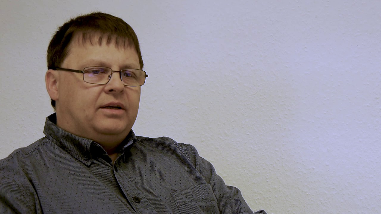 Fünf Fragen an: Uwe Fischer (PIRATEN) - YouTube