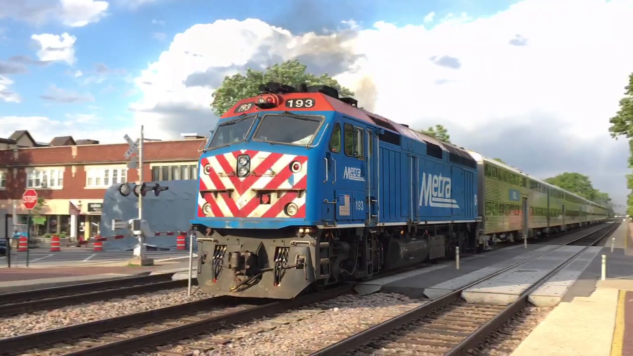 Inbound Metra 193 Express Meets Outbound Metra 189 at Riverside IL ...