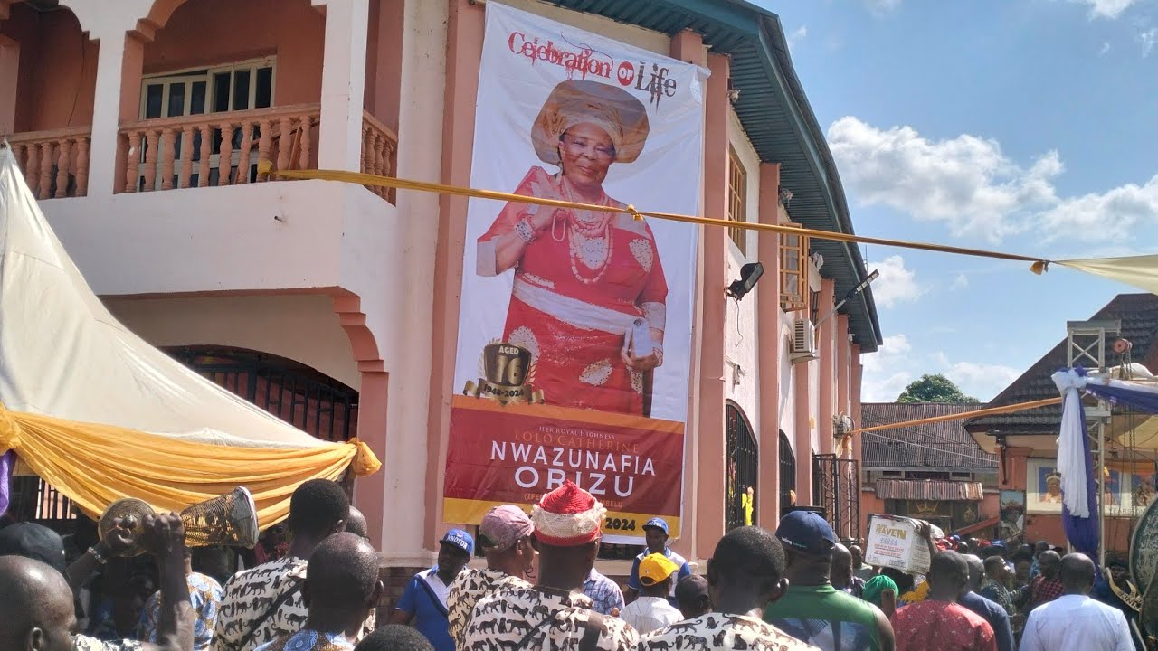 The Burial Of Igwe Nnewi's First Wife - YouTube