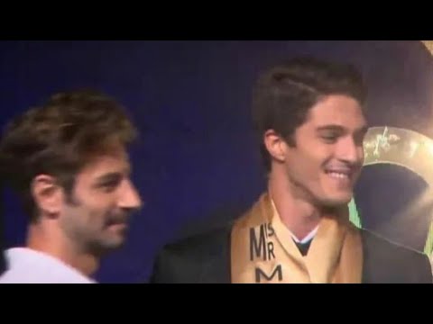 Sahnede yururken Gokberk Demirci Ozge Yagizdan gozunu alamadigi video...