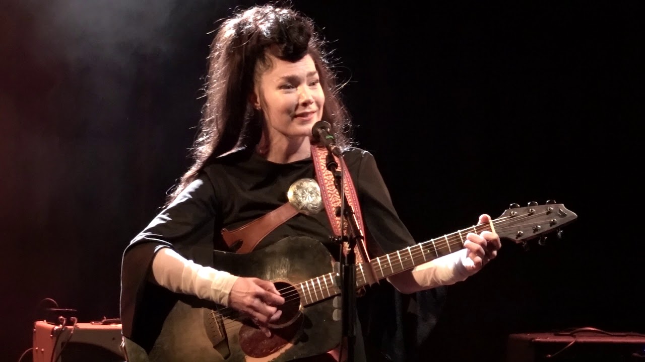 Brisa Roché - I Call You Down - Live@La Ferronnerie - Paris 06/03/2020 ...