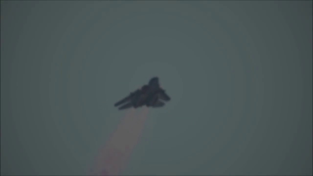 Iran Military Fighter Jet F-14 Crashes in Dubai - YouTube