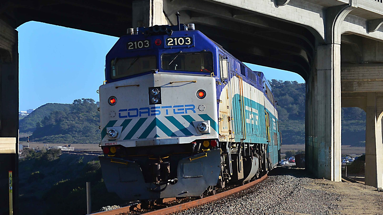 [HD] - Various Spots Along The Pacific Surfliner! - YouTube