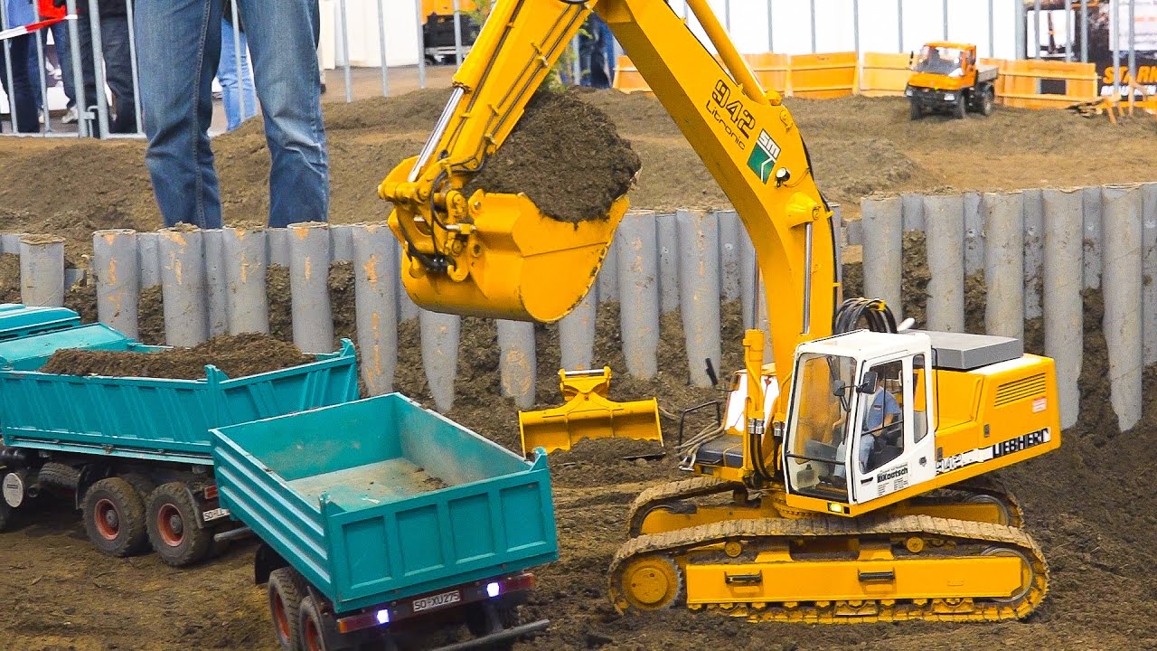 AMAZING LIEBHERR 942 CHAIN EXCAVATOR AT WORK RC MODEL / Faszination ...